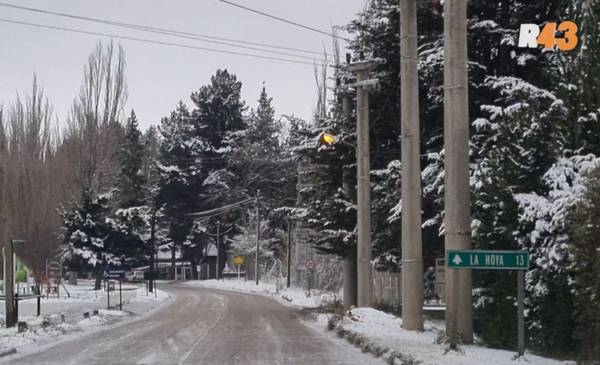 Con nieve y hielo: ¡Así amanecieron las calles de Esquel!