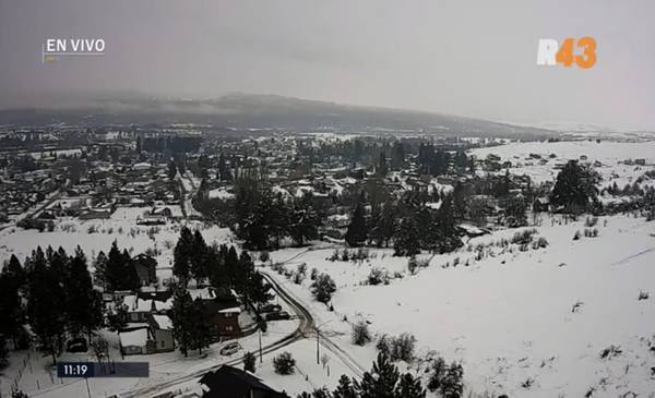 Así se encuentra Esquel después de las fuertes nevadas