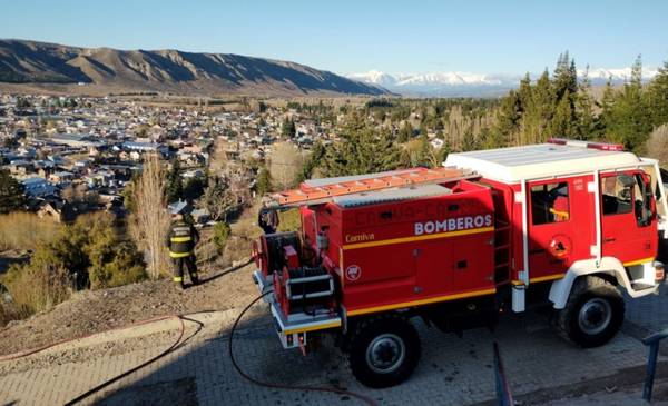 Realizaba una quema de pastizales y el fuego se descontroló, debieron ...